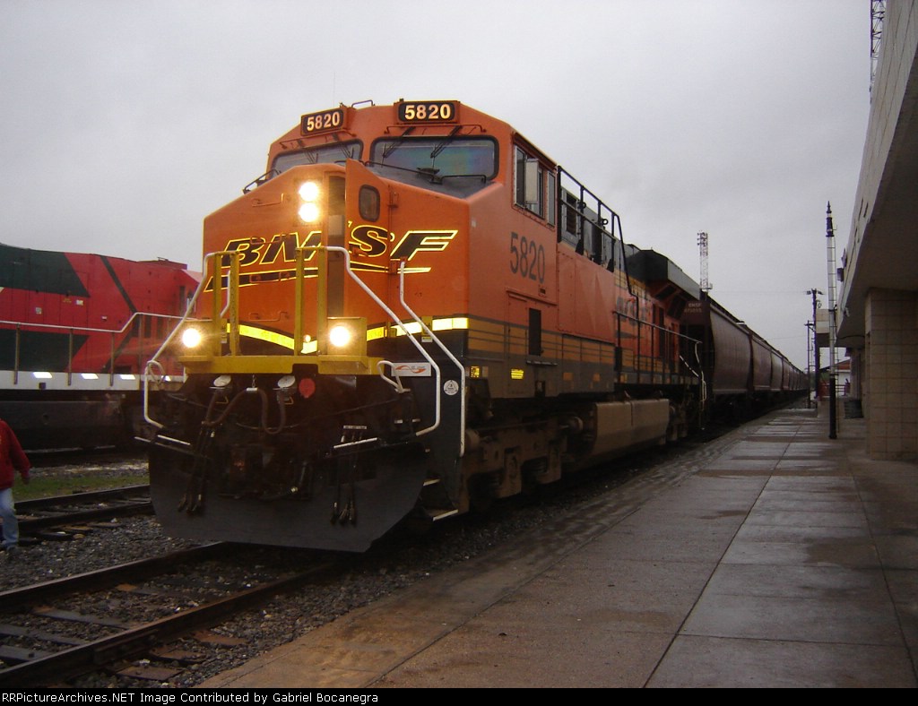 BNSF 5820